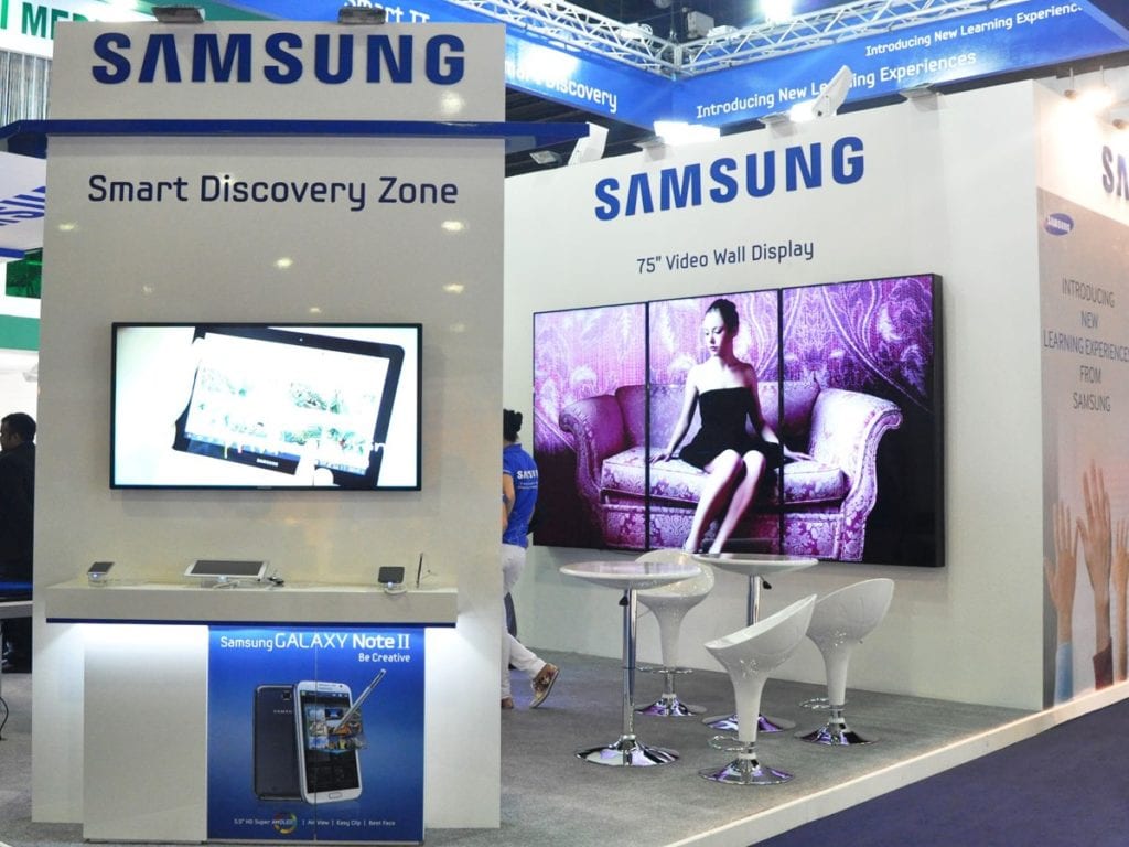 Montaje de Stands Modulares de Tela Back-light para Ferias y Eventos