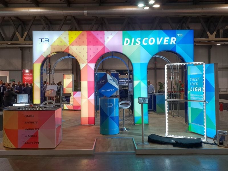Montaje de Stands Modulares de Tela Back-light para Ferias y Eventos